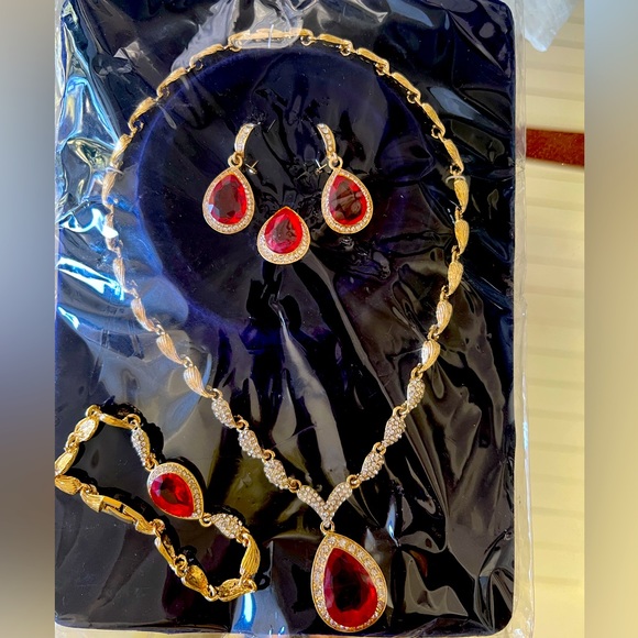 Posh beverly hills | Jewelry | Elegant Formal Holiday Jewelry Set Ruby And Yellow Gold Look 5pc ...